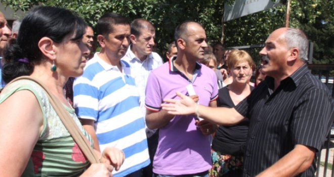 Radnici PD 'Butmir' s pištaljkama, vuvuzelama i megafonom: 'Dajte nam ...