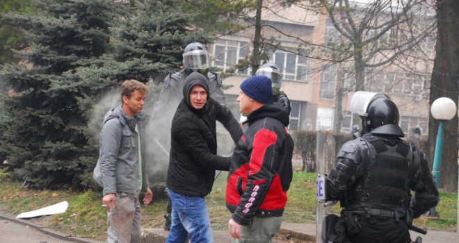 Demonstranti iz Tuzle nisu opljačkali tržni centar Omega! | DEPO Portal