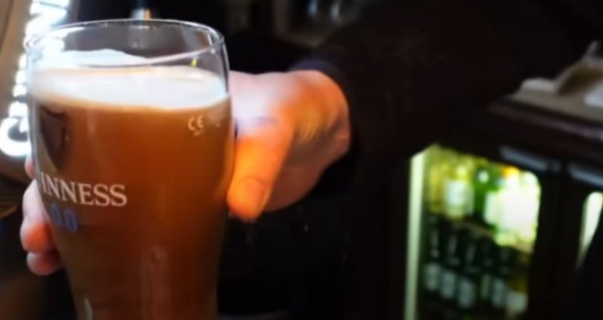 Noge su mi se odsjekle. Gotov sam! Brzo vrtim film, gdje sam bio, šta ...